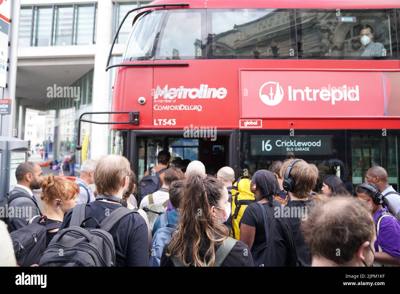 London number 16 bus hi-res stock photography and images - Alamy