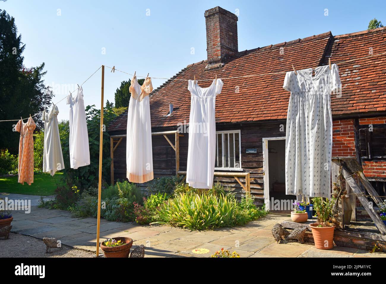 Hanging washing retro hi-res stock photography and images - Alamy