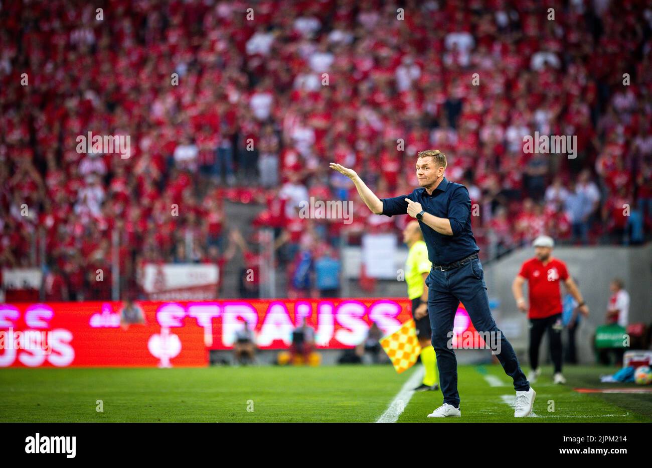 Trainer Michael Boris (Feh) 1. FC Köln - Fehervar FC Qualifikation ...