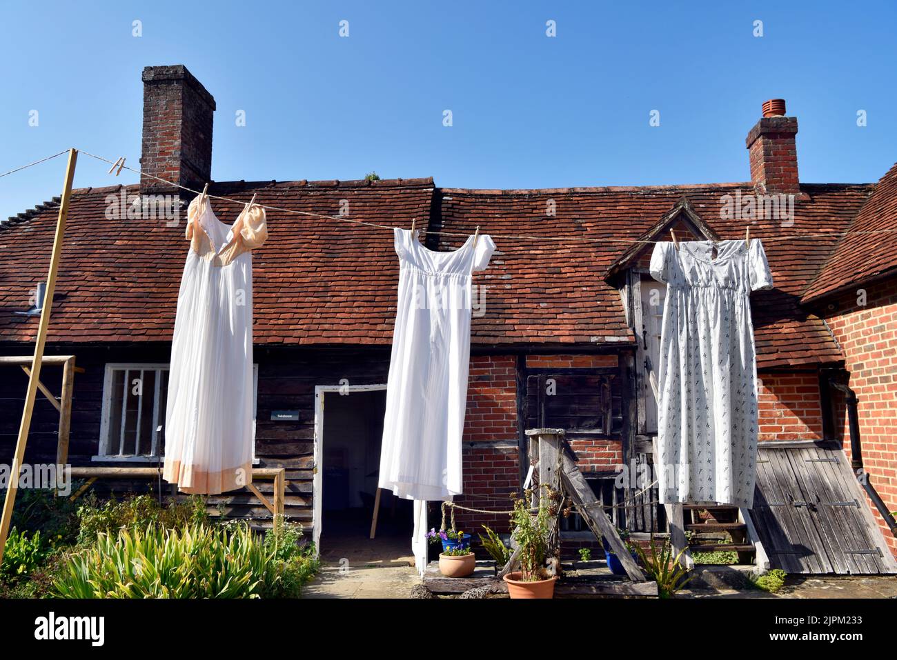 Hanging washing retro hi-res stock photography and images - Alamy
