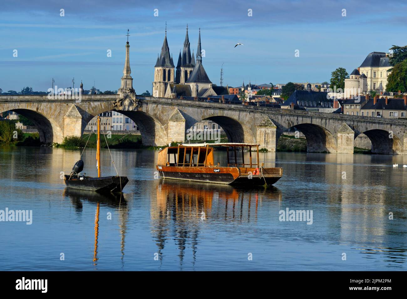 Pont de blois hi-res stock photography and images - Alamy