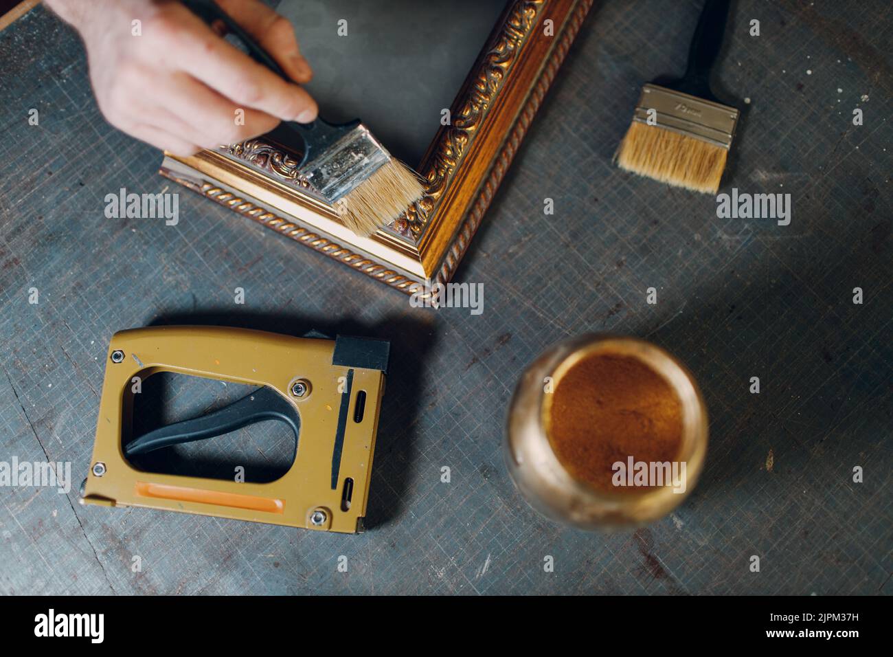 Framing small hi-res stock photography and images - Alamy