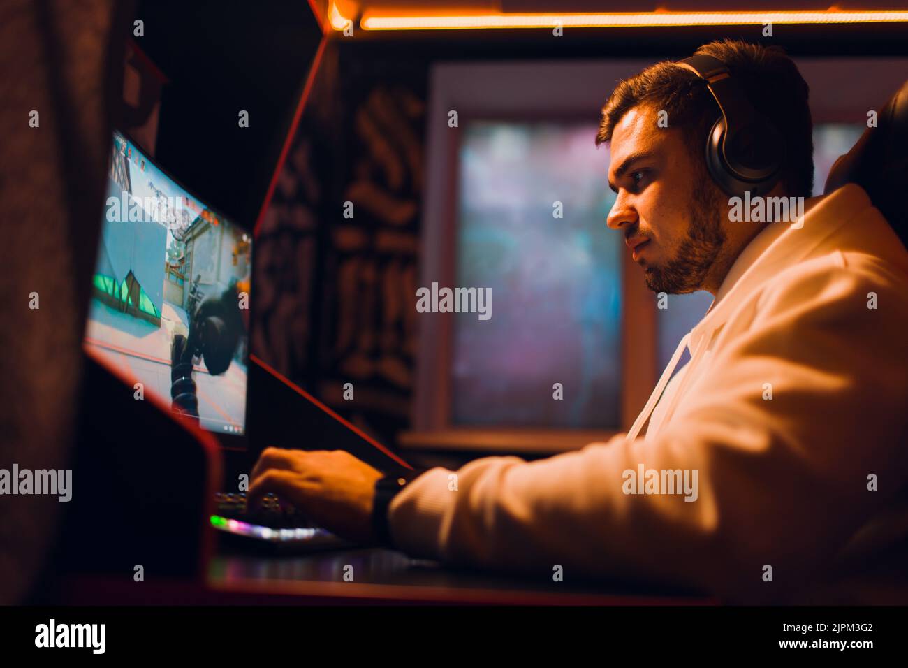 Guy playing gaming game on computer at game club Stock Photo - Alamy