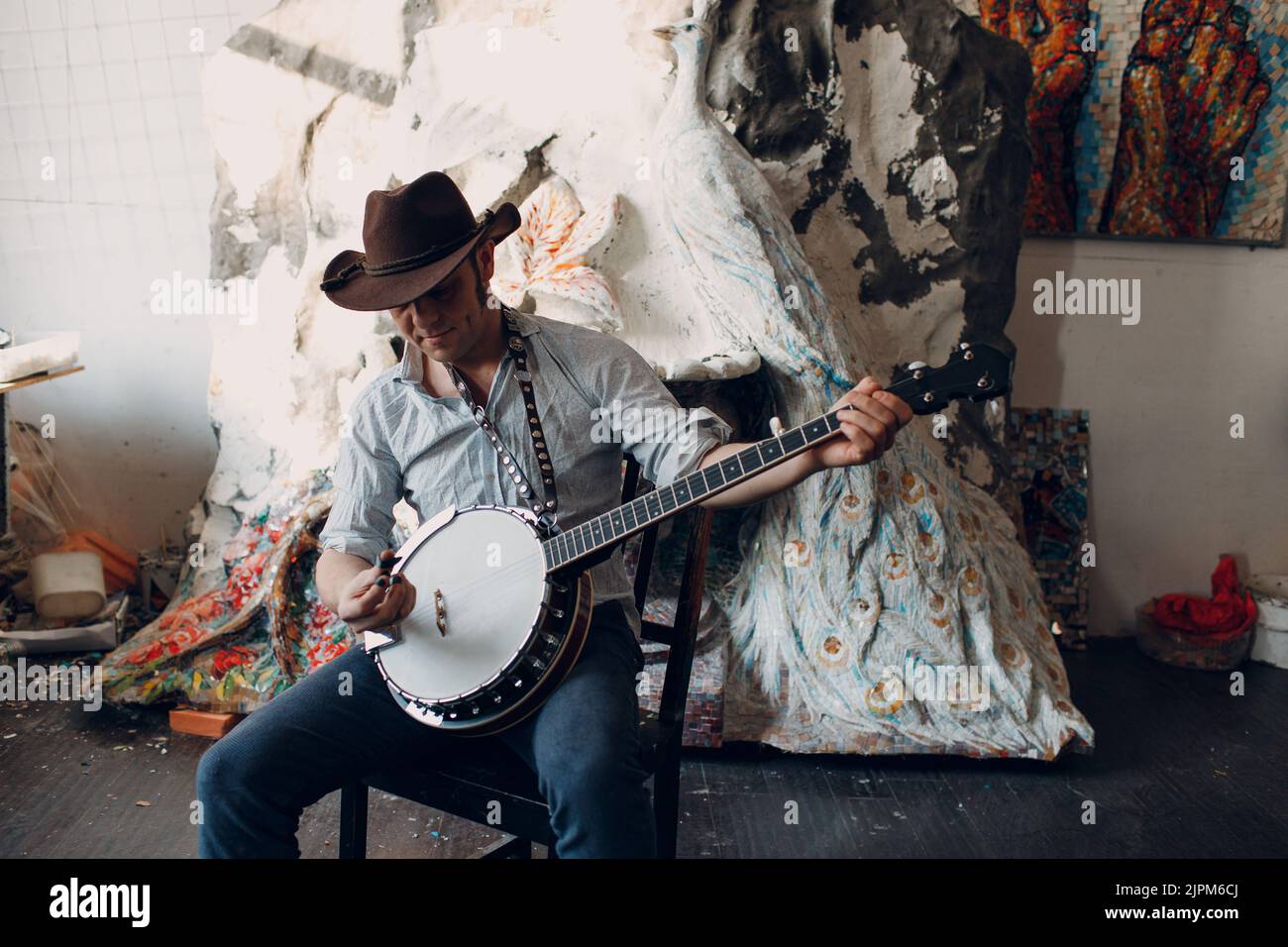 Musician with traditional banjo hi-res stock photography and images - Alamy