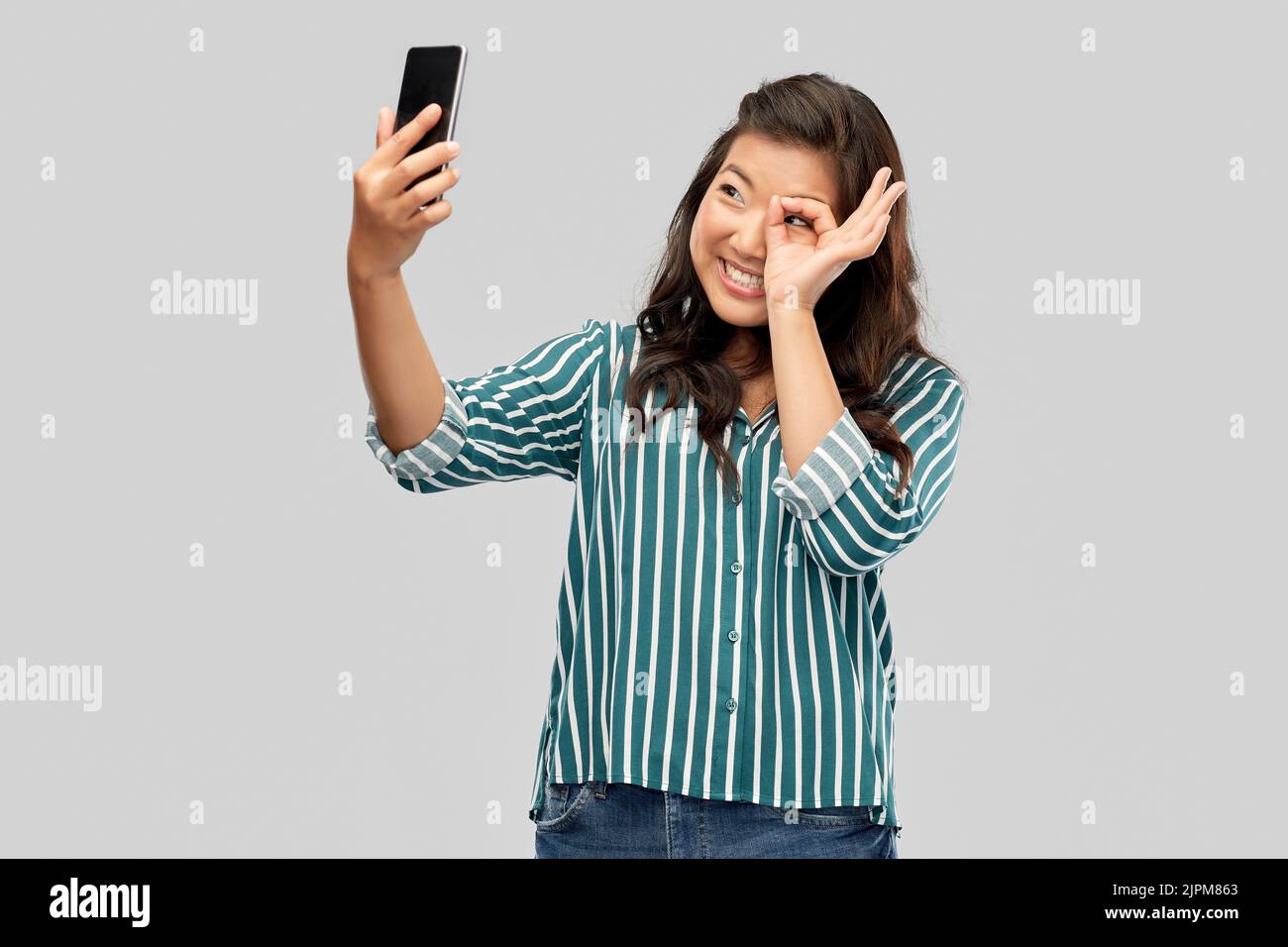 Japanese woman selfie hand hi-res stock photography and images - Alamy