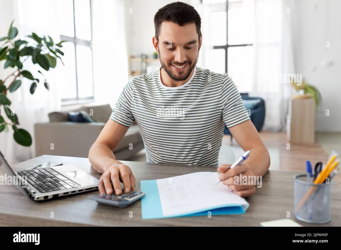 Office files report document hi-res stock photography and images - Alamy