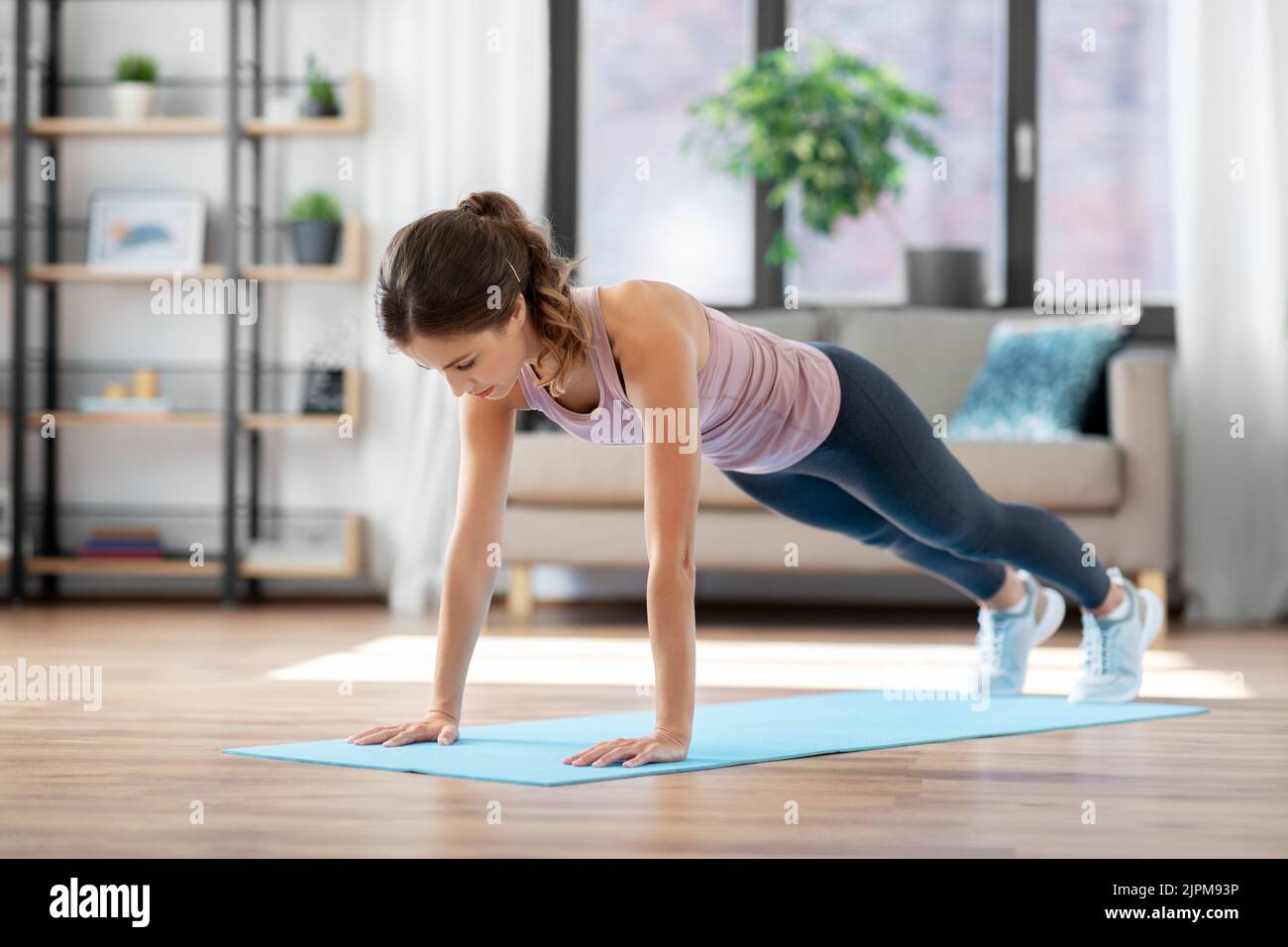 High plank exercise fit hi-res stock photography and images - Alamy