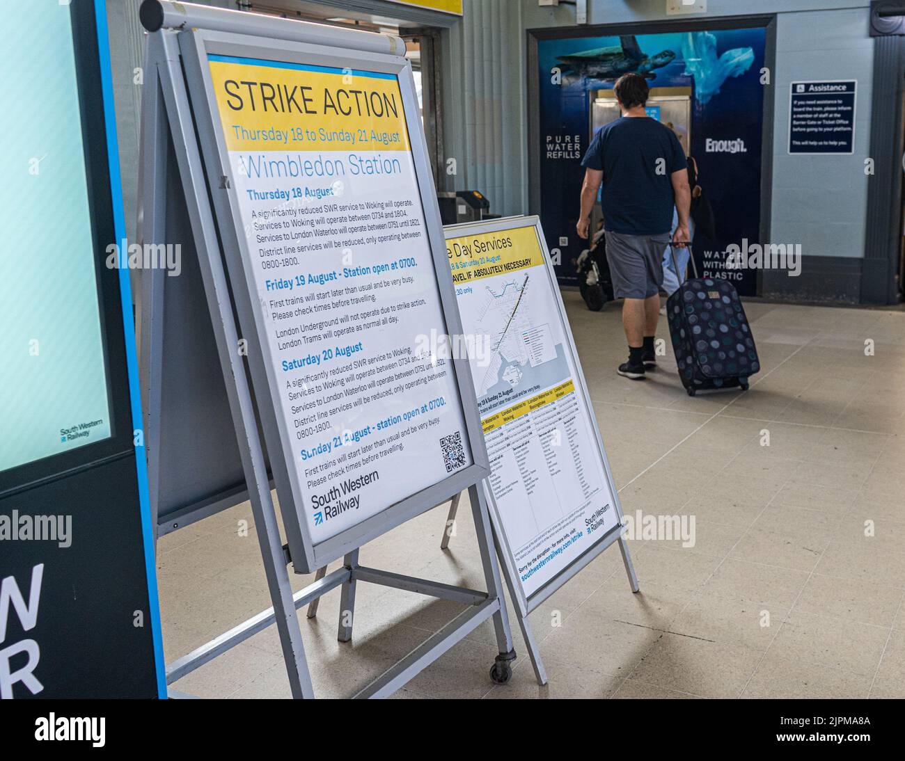 Wimbledon train station sign hi-res stock photography and images - Alamy