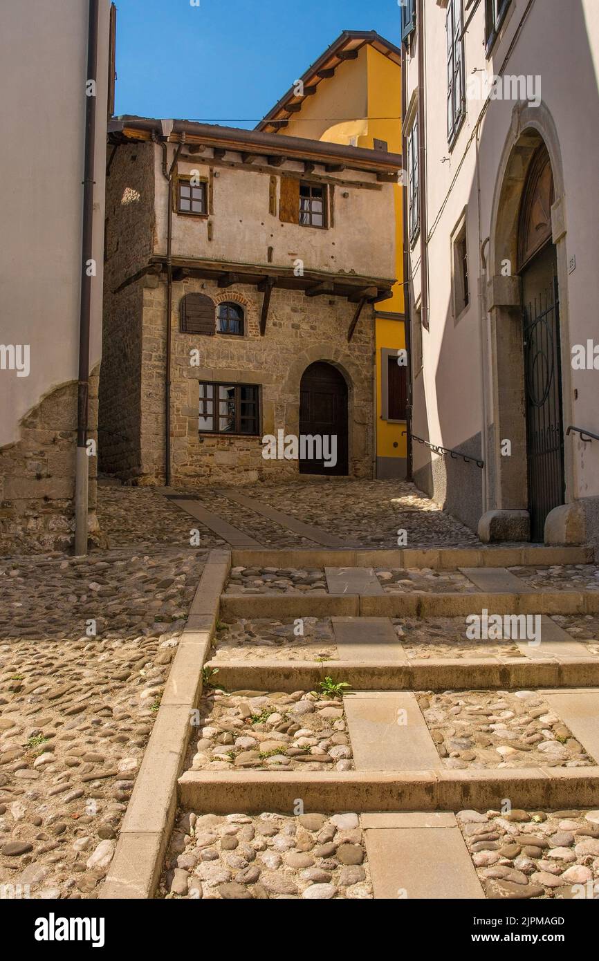 Medieval jettying hi-res stock photography and images - Alamy