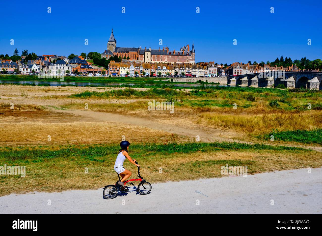 France, Loiret (45), Gien, the Saint Joan of Arc church, the castle and ...
