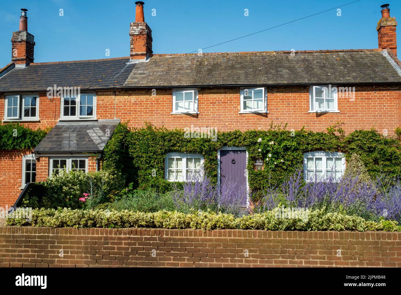 Semi detached houses garden hi-res stock photography and images - Alamy