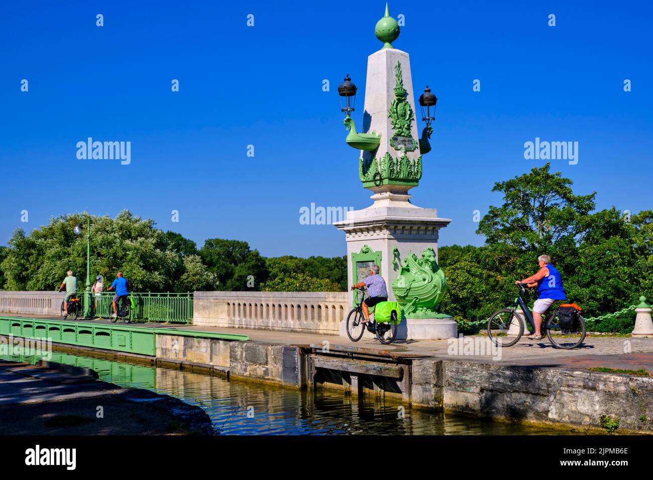 France, Loiret (45), Briare, Briare canal bridge built by Gustave ...
