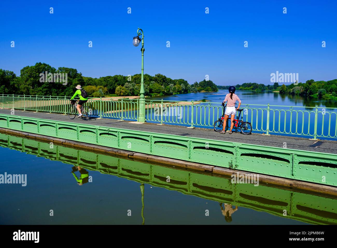 France, Loiret (45), Briare, Briare canal bridge built by Gustave ...