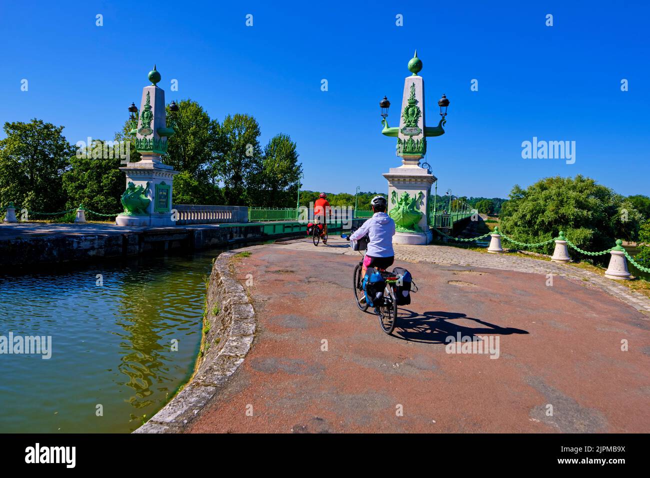 France, Loiret (45), Briare, Briare canal bridge built by Gustave ...