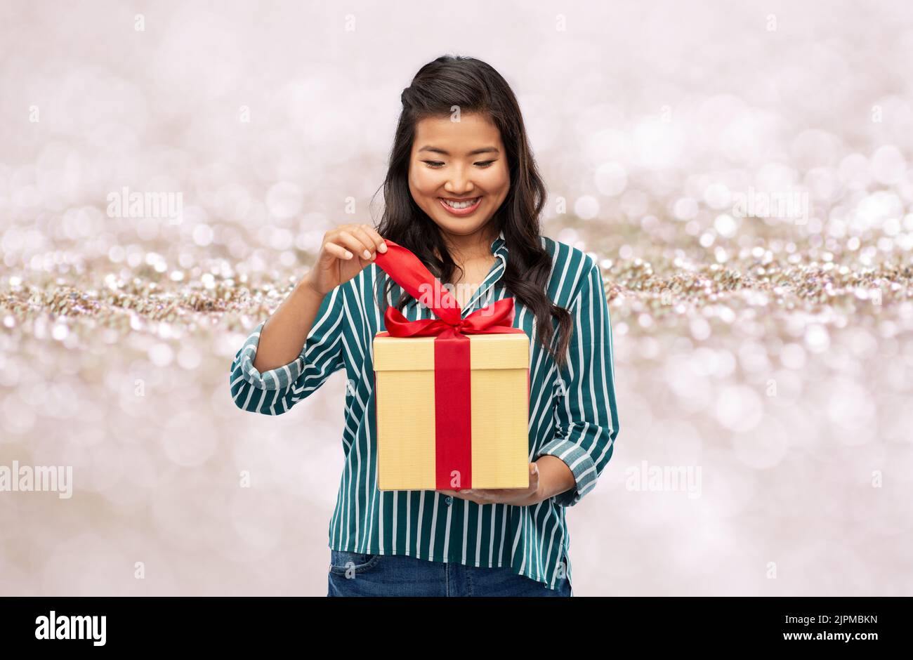 Beautiful asian christmas woman hi-res stock photography and images - Alamy