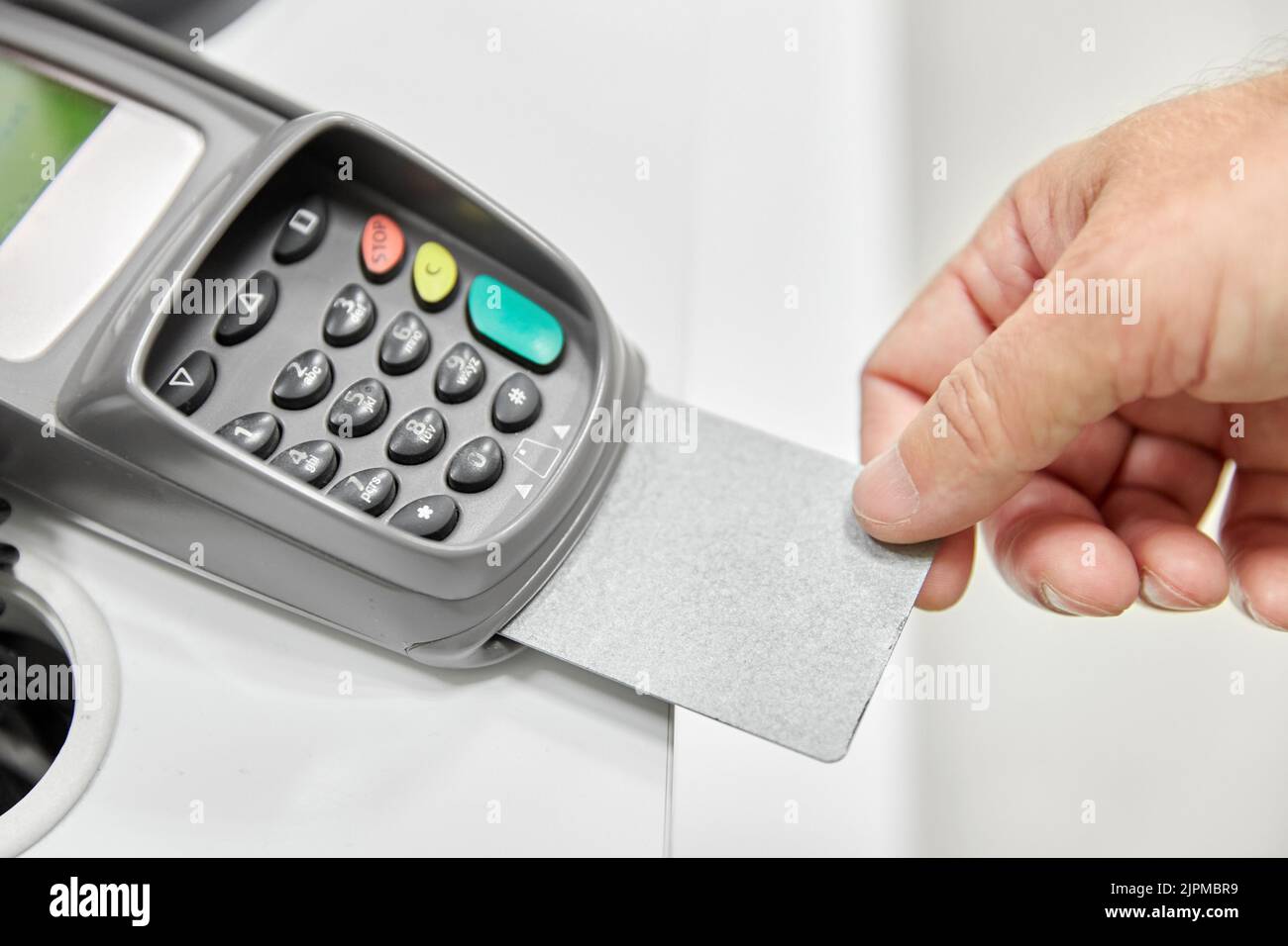 Hand credit card hi-res stock photography and images - Alamy