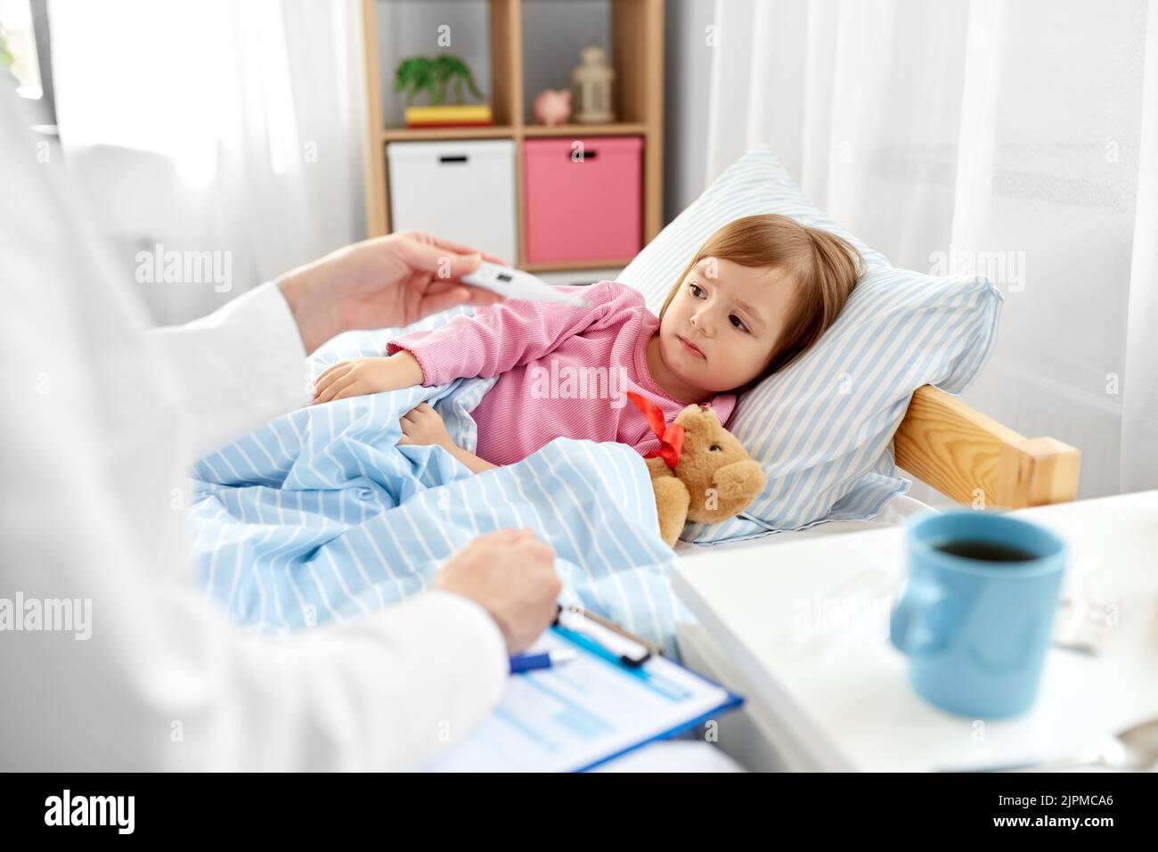 doctor measuring sick girl's temperature Stock Photo - Alamy
