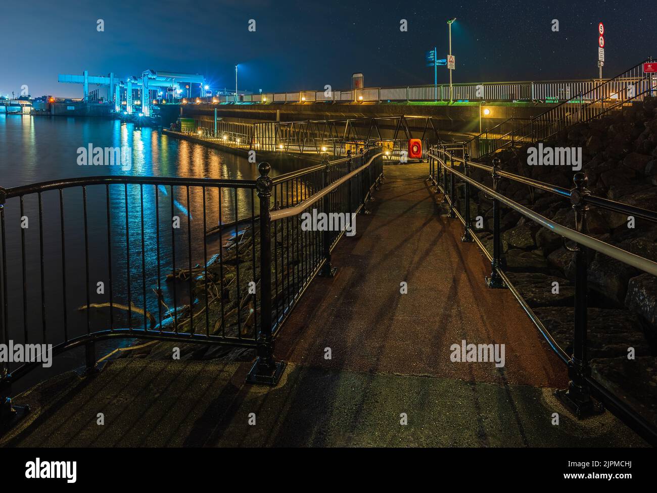 Cardiff barrage hi-res stock photography and images - Alamy