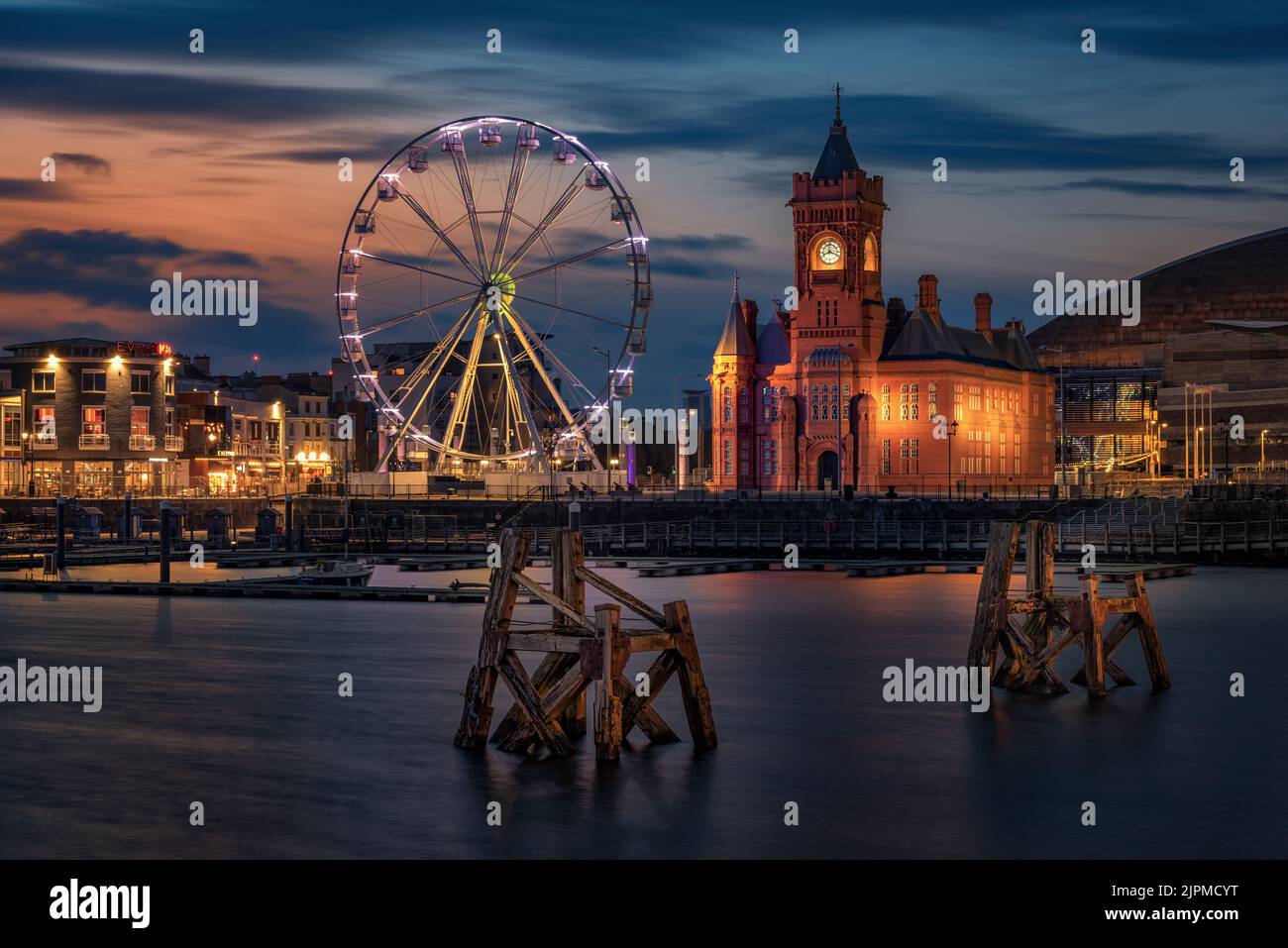 Cardiff bay golden hour Stock Photo - Alamy