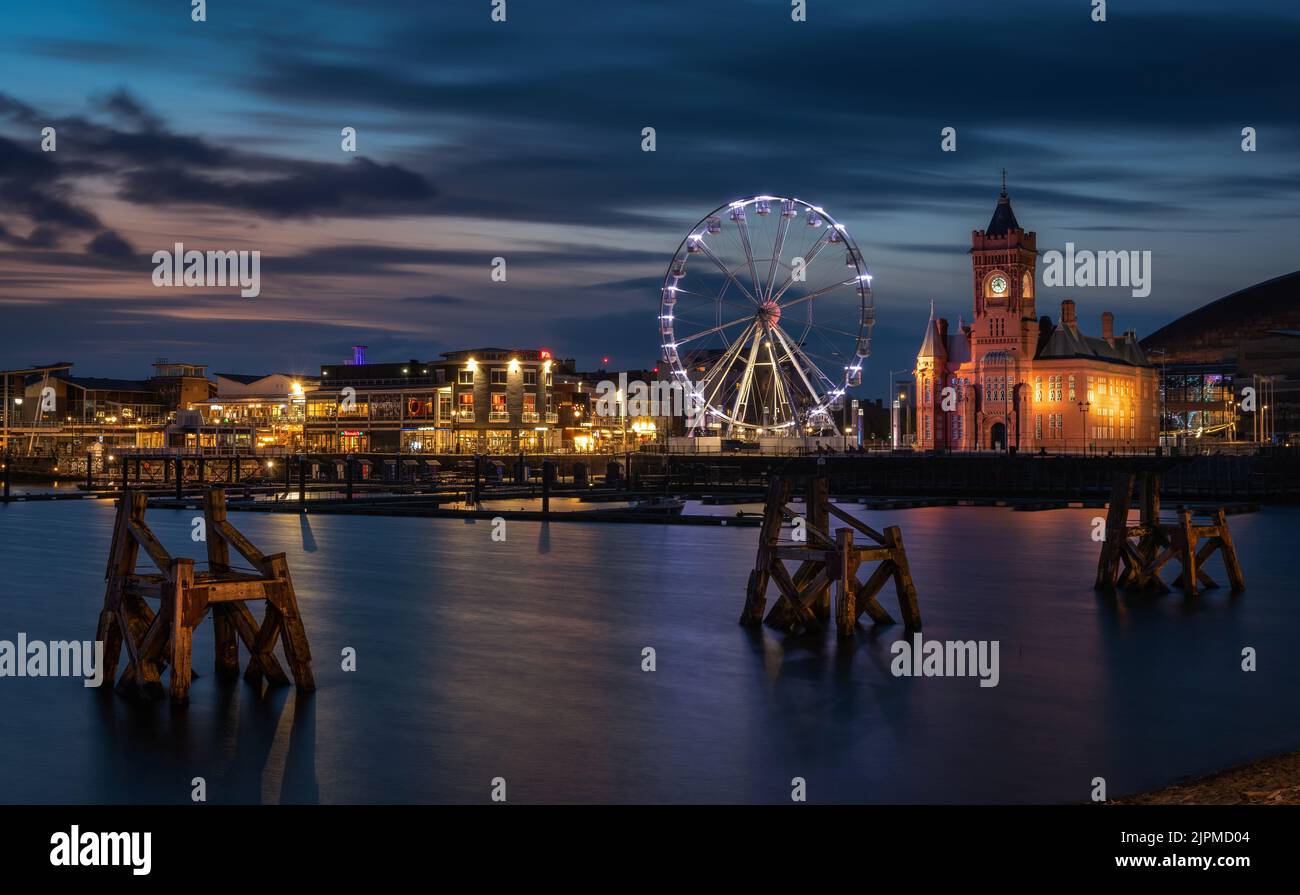 Cardiff bay golden hour Stock Photo - Alamy