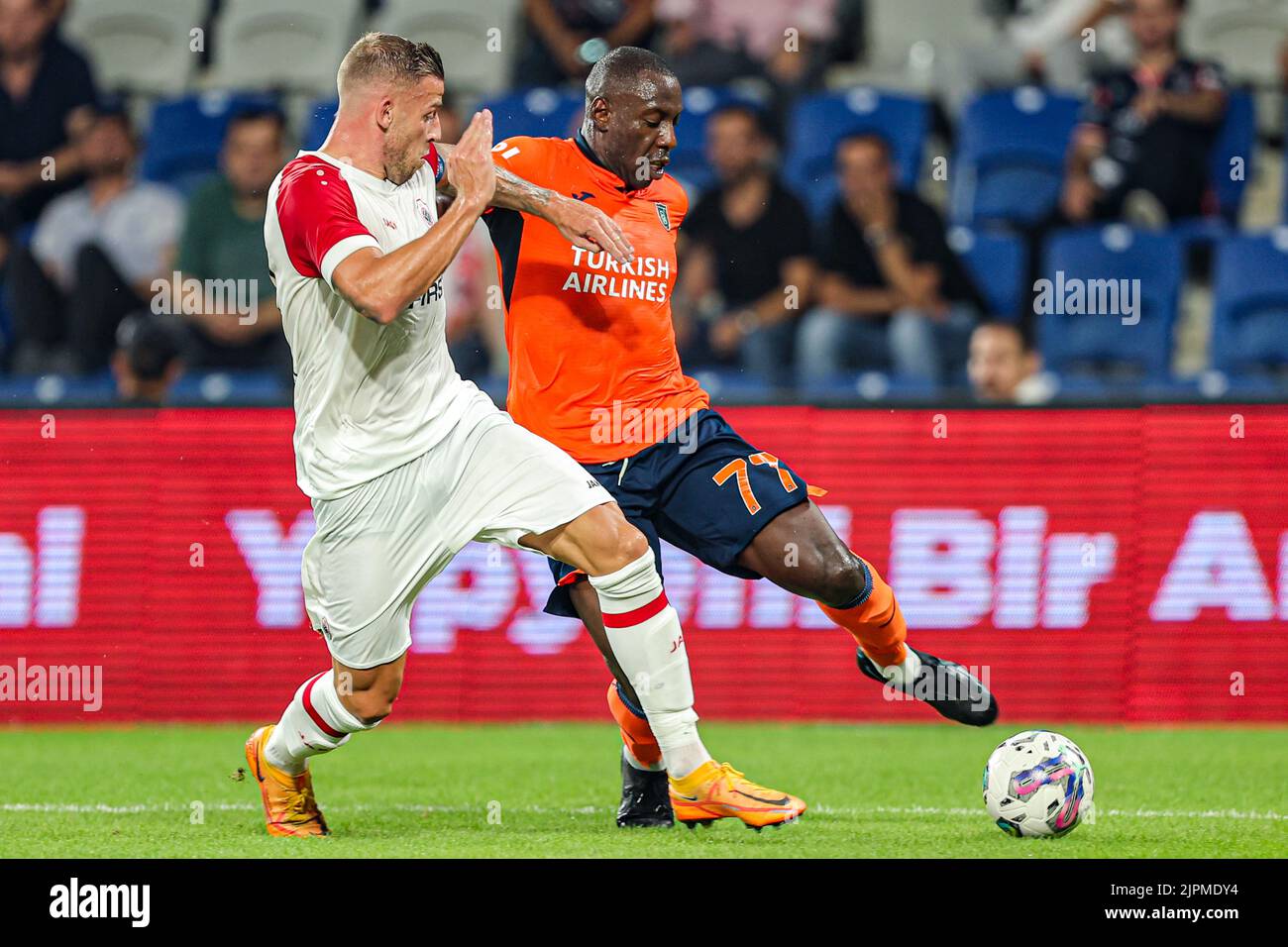 ISTANBUL, TURKEY - AUGUST 18: Toby Alderweireld of Royal Antwerp FC ...