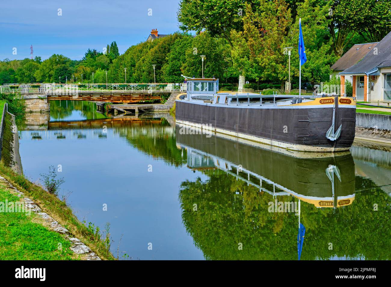 France orleans barge hi-res stock photography and images - Alamy