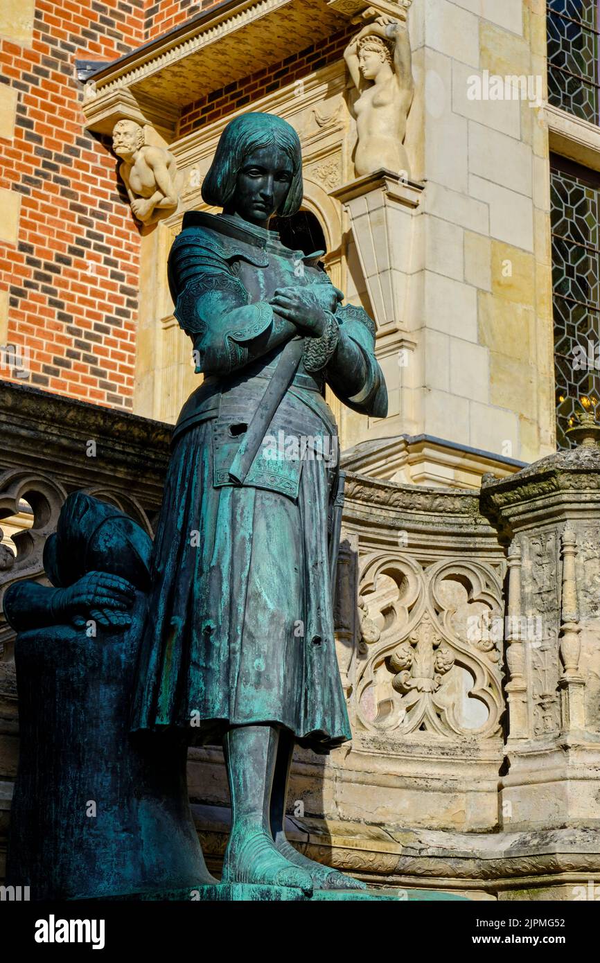 France, Loiret, Orleans, Groslot hotel, Jeanne d'Arc statue Stock Photo - Alamy