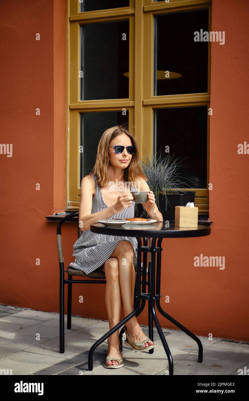 Caffe terrace hi-res stock photography and images - Alamy
