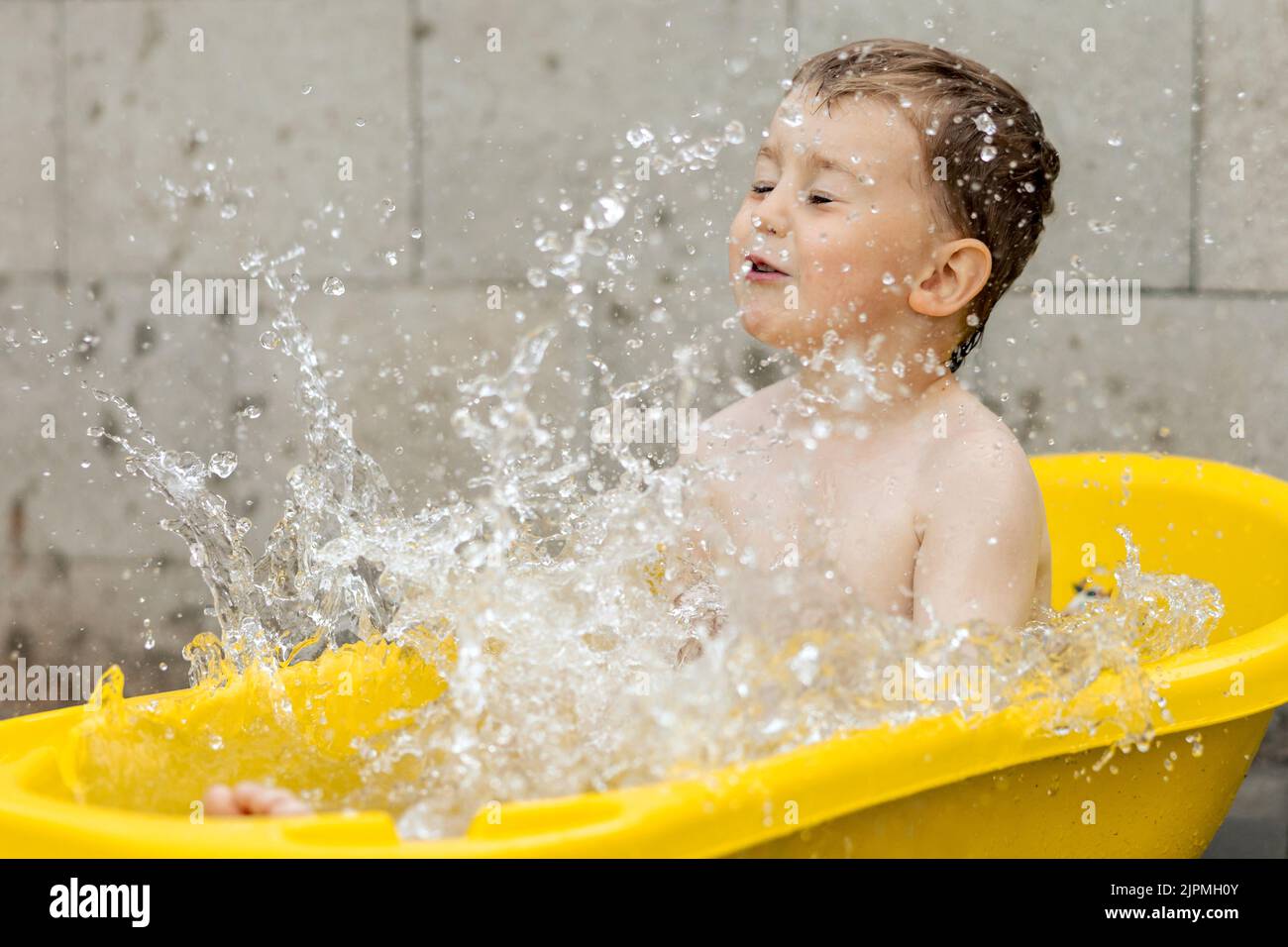 Backyard summer fun hi-res stock photography and images - Alamy