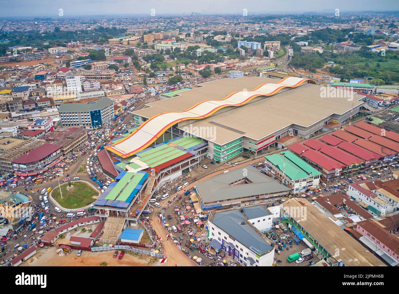 Aerial view of the whole Kumasi market Stock Photo - Alamy