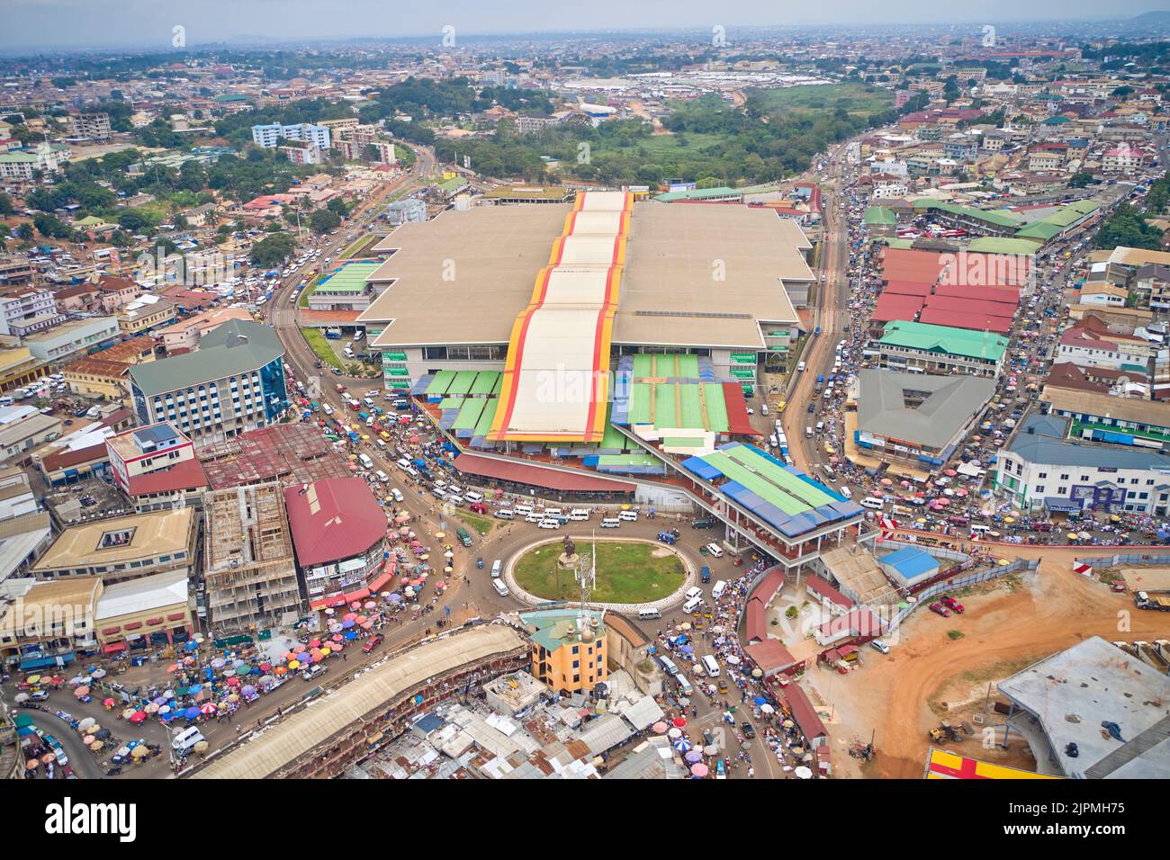 Aerial view of the whole Kumasi market Stock Photo - Alamy