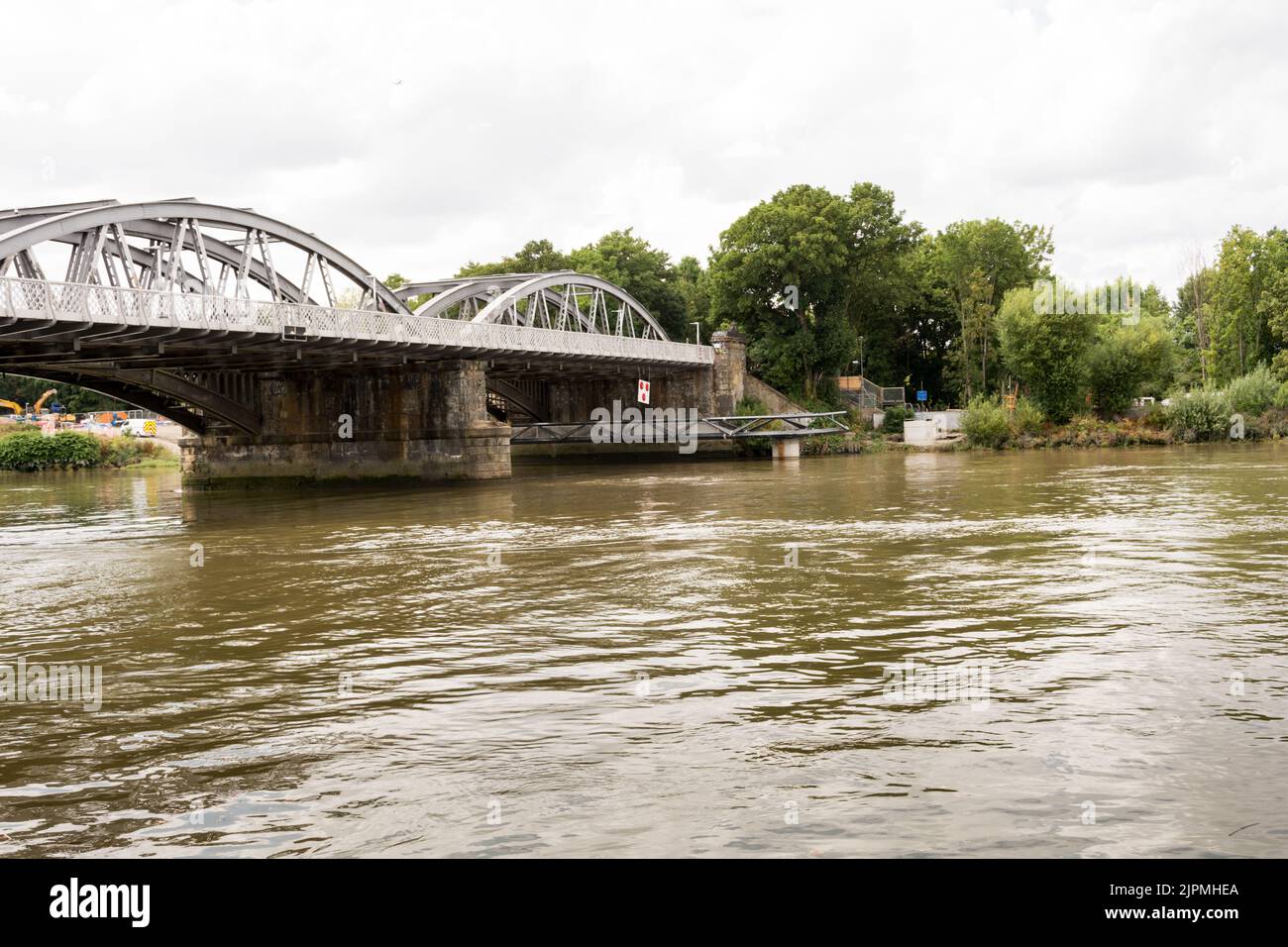 Thames walkway bridge hi-res stock photography and images - Alamy