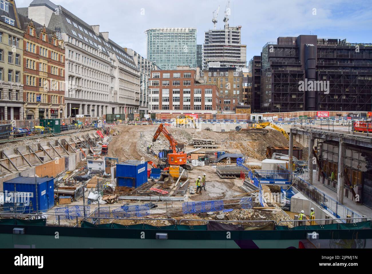 London, UK. 19th Aug, 2022. A major new construction project continues ...