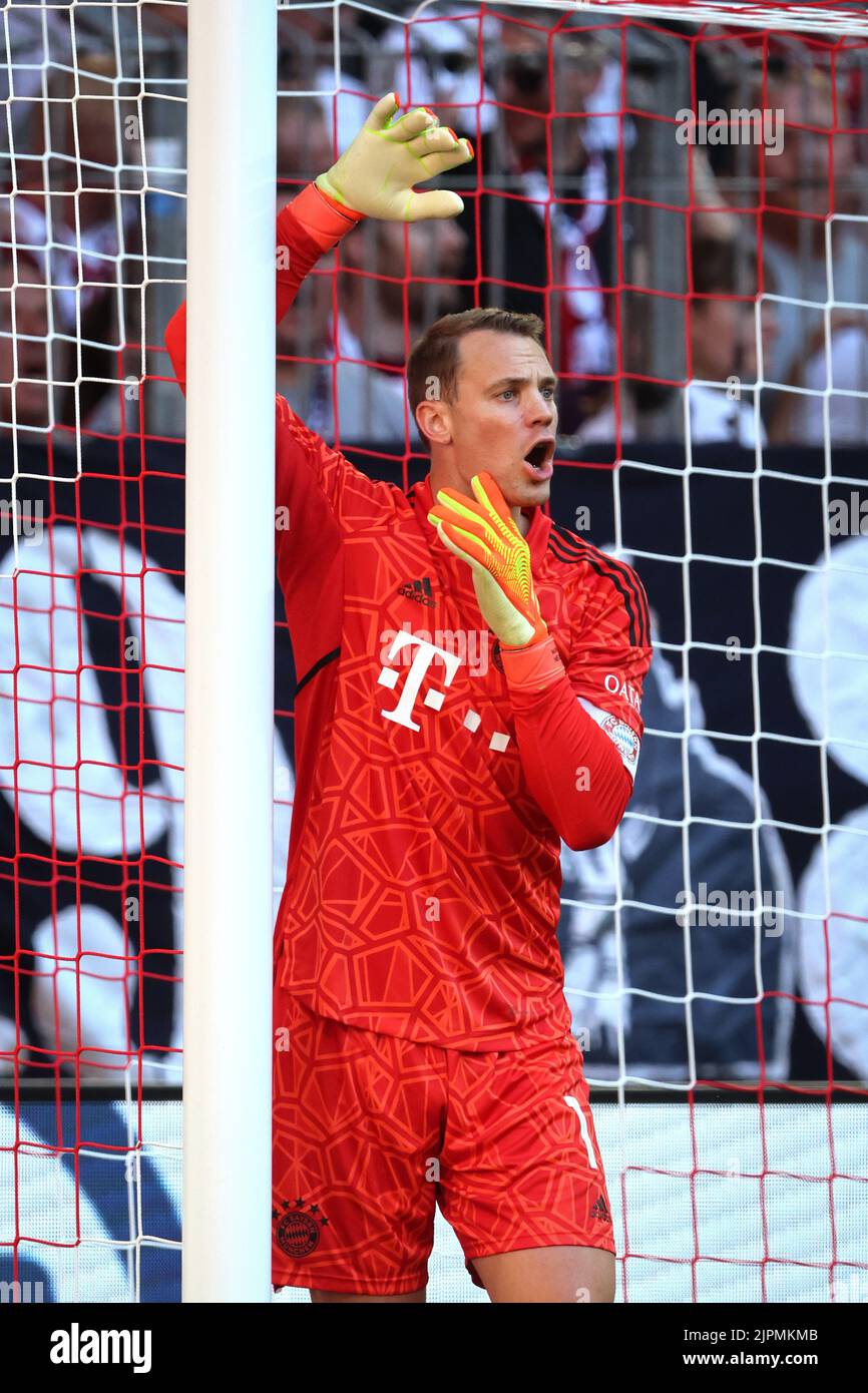 Manuel Neuer Diving 2022