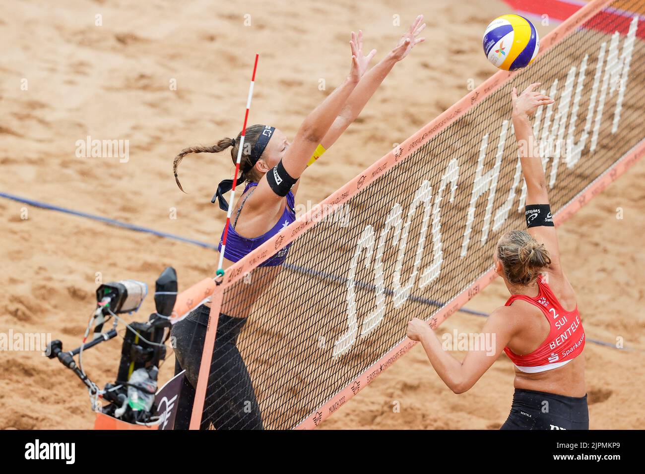 MUNCHEN, GERMANY - AUGUST 19: Katja Stam of the Netherlands and Menia ...