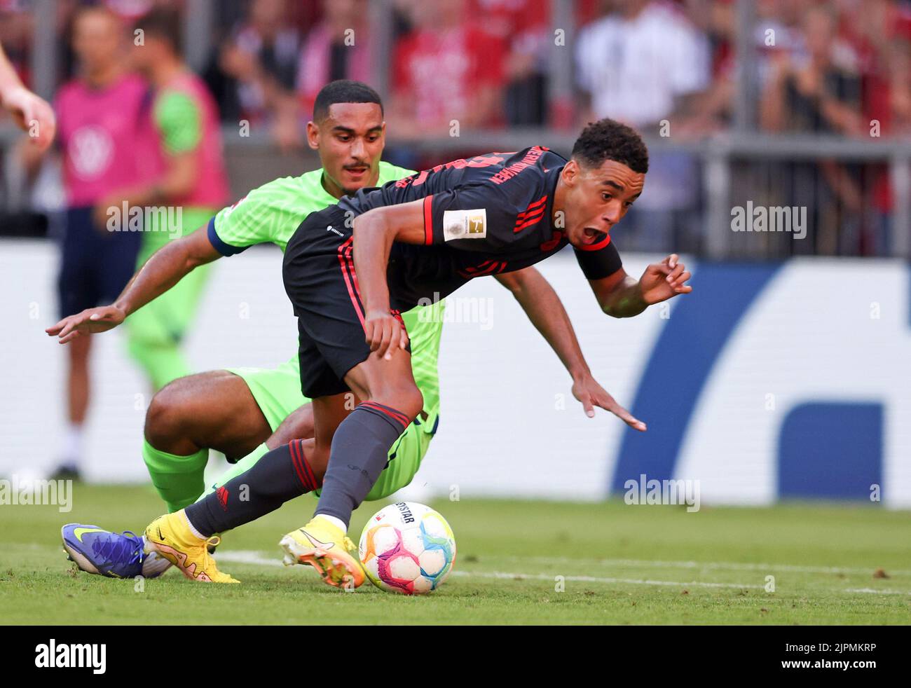 Jamal Musiala of Bayern Muenchen vor seinem Treffer Maxence Lacroix of ...