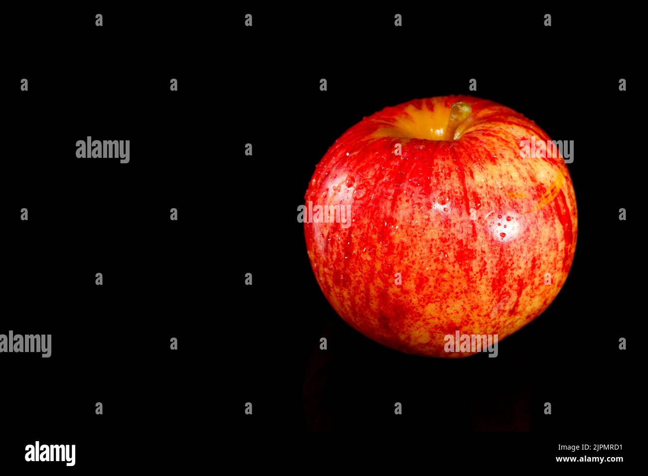 An apple isolated on black background, fresh apple with close up Stock ...