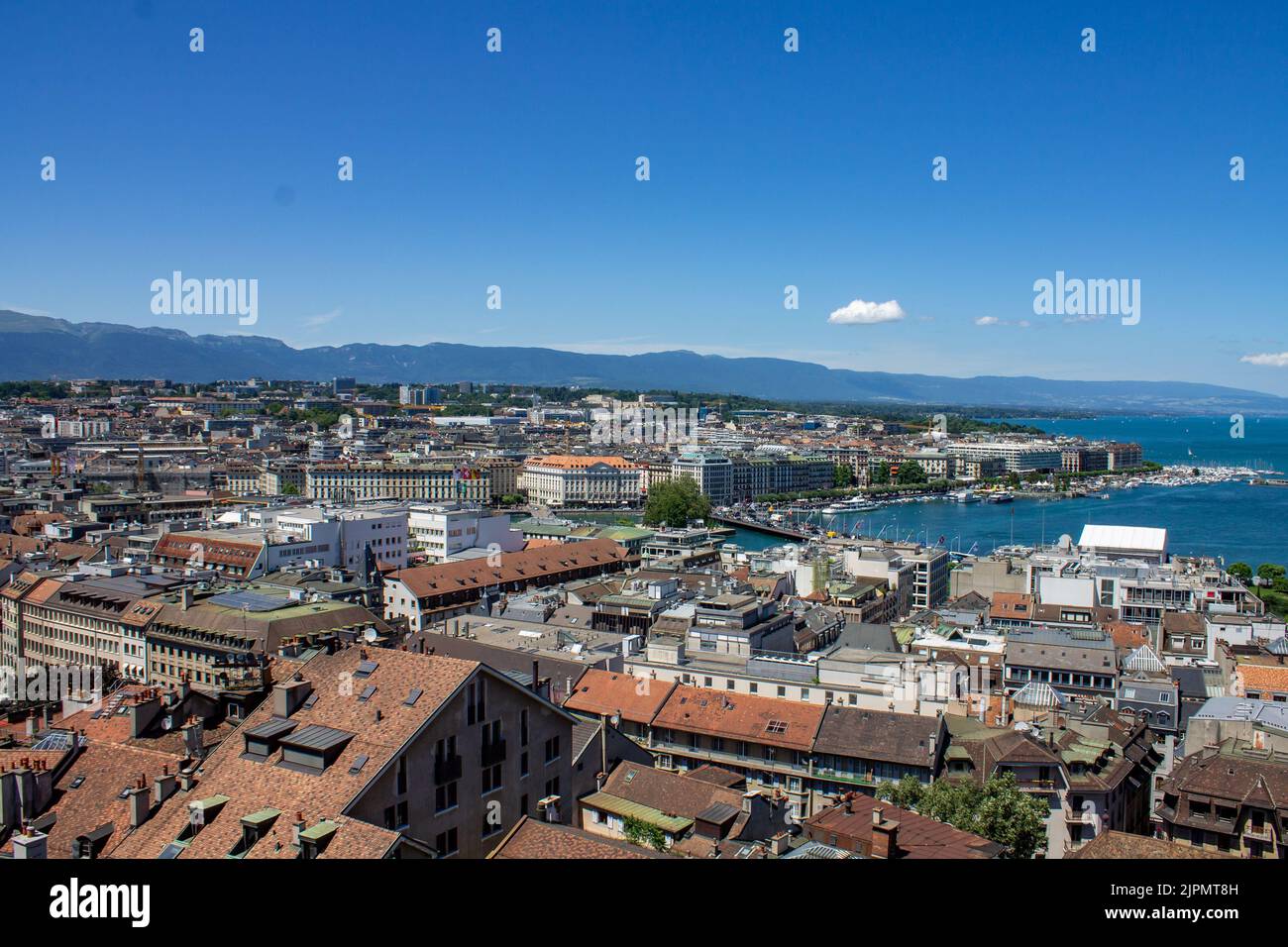 The view of the lake and historical buildings of Geneva, Switzerland ...
