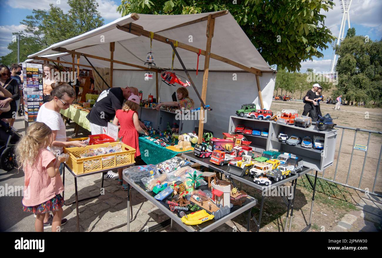 Flohmarkt am mauerpark hi-res stock photography and images - Alamy