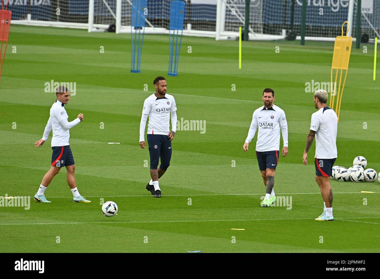 From left to right Marco Verrati, Neymar Jr, Lionel Messi, Leandro ...