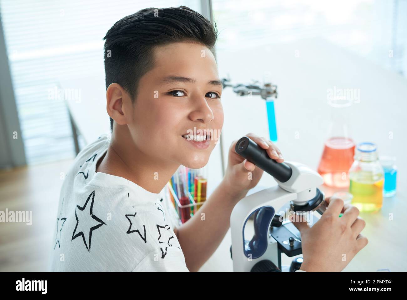 Teen boy science lab hi-res stock photography and images - Alamy