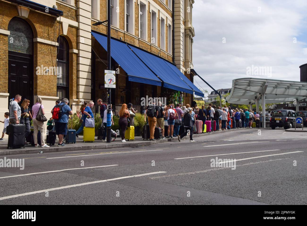 London, UK. 19th Aug, 2022. A huge queue forms at a taxi rank outside ...