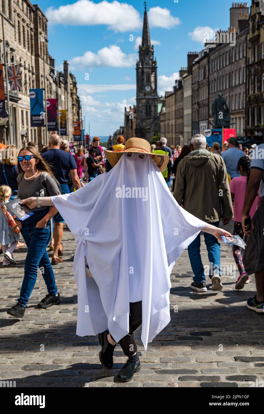 Edinburgh, Scotland, UK, 19th August 2022. Fringe performers on the ...