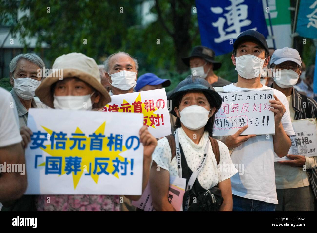 Former prime minister shinzo abe hi-res stock photography and images ...