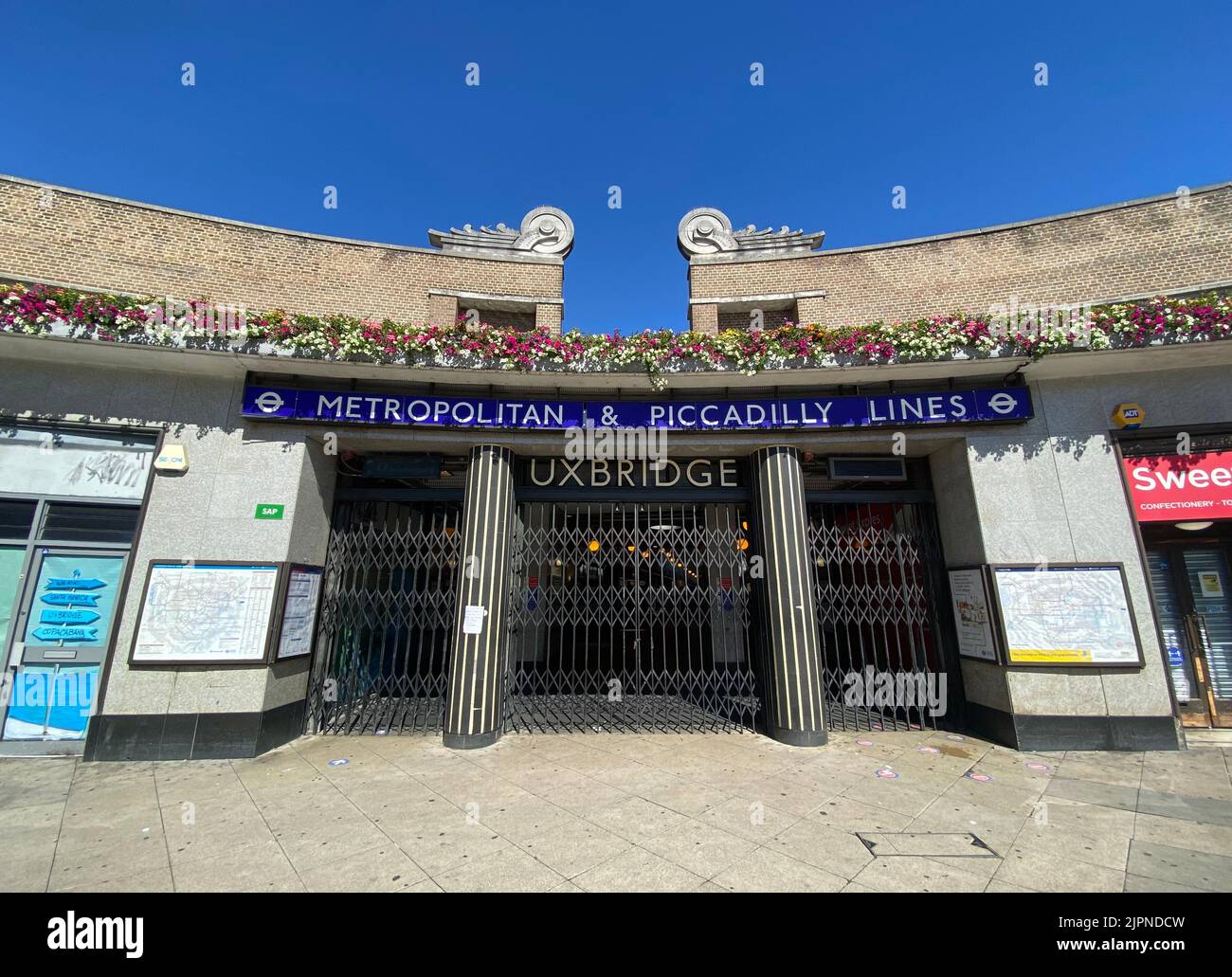 Arriva london rail hi-res stock photography and images - Alamy