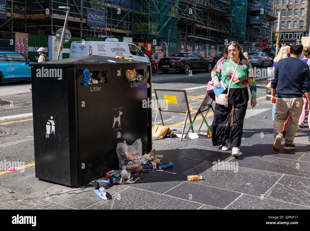 Edinburgh, Scotland, UK, 19th August 2022. Overflowing litter bins ...