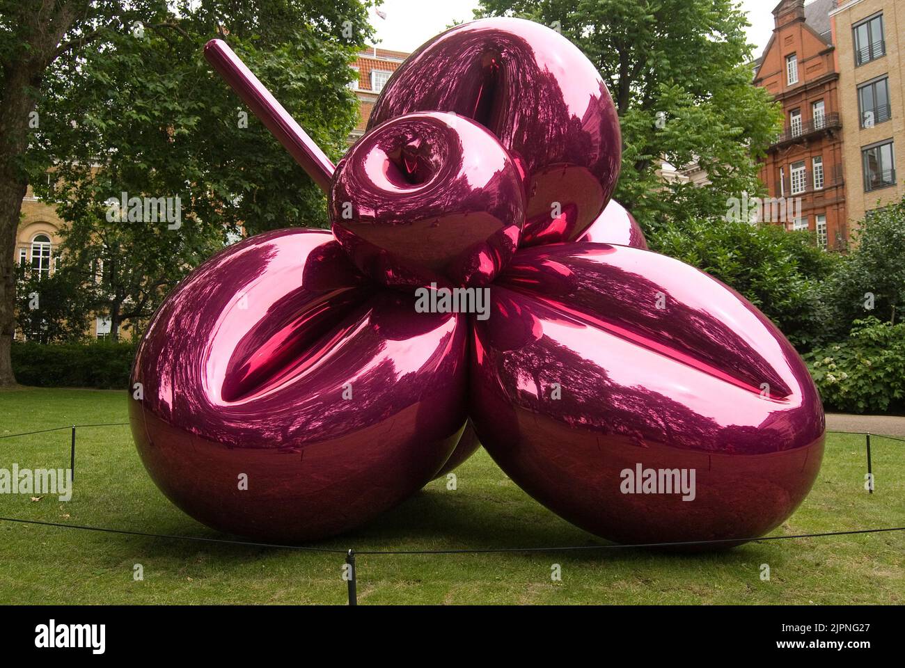 Jeff Koon sculpture being exhibited in St. James's square prior to ...