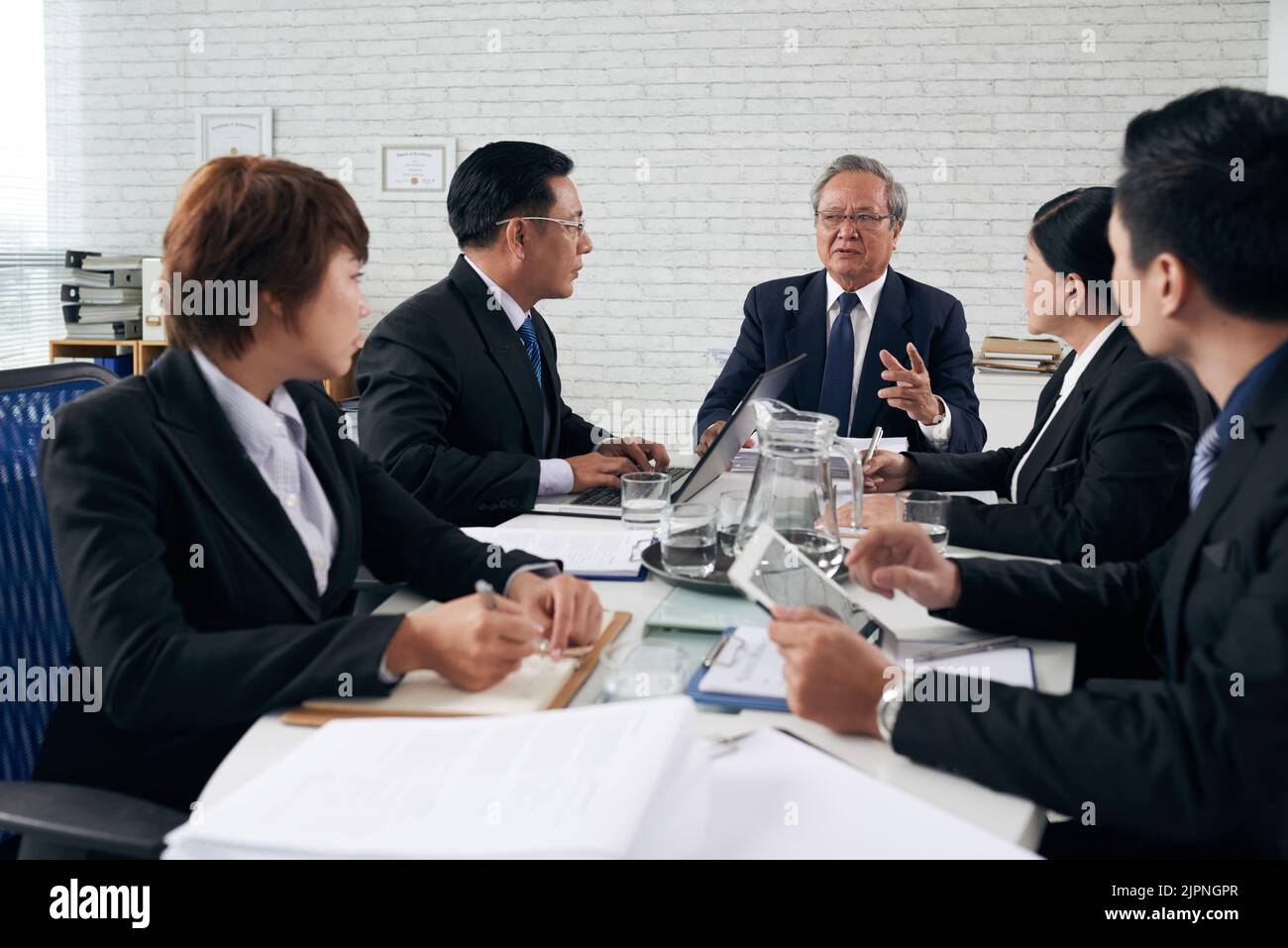 Vietnamese collaboration hi-res stock photography and images - Alamy