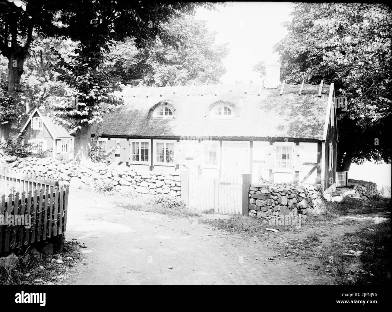 Cottage house elevation Black and White Stock Photos & Images - Alamy