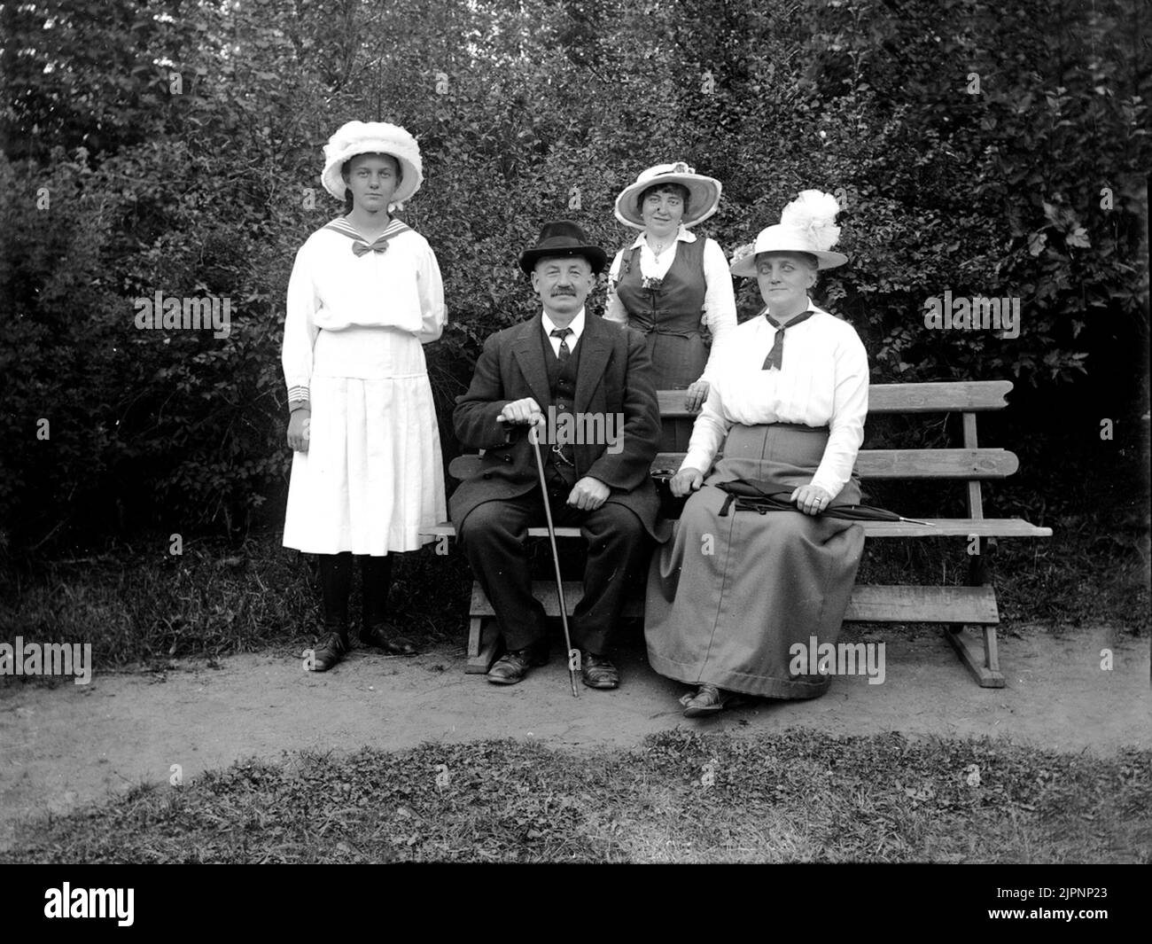 Uncle, mom, Anna and Greta. Morbror, mamma, Anna och Greta Stock Photo ...